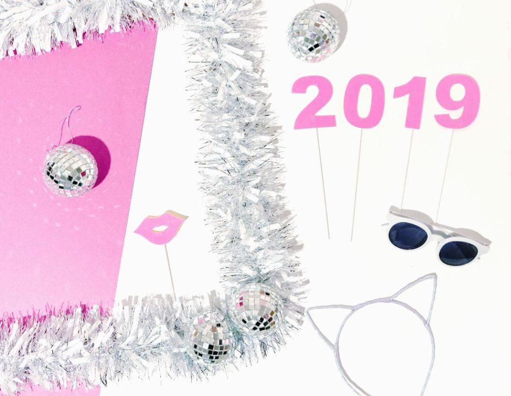 DIY Disco Ball Photo Booth Frame - Artful Days